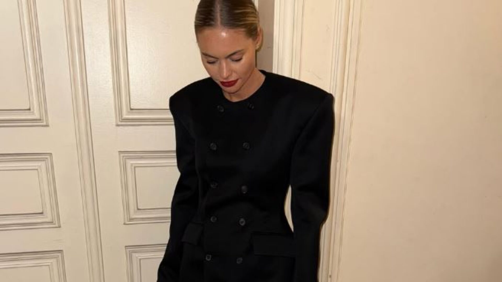 2025년식 하의 실종 룩을 즐기는 3가지 방법 | 더블유 코리아 (W Korea)